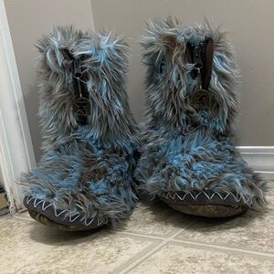 Bedroom Athletics | Shoes | Bedroom Athletics Furry Blue And Brown ...